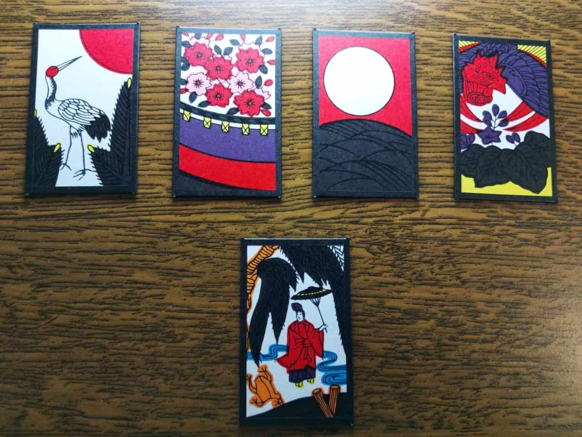 Hanafuda, des cartes, des fleurs et des poèmes